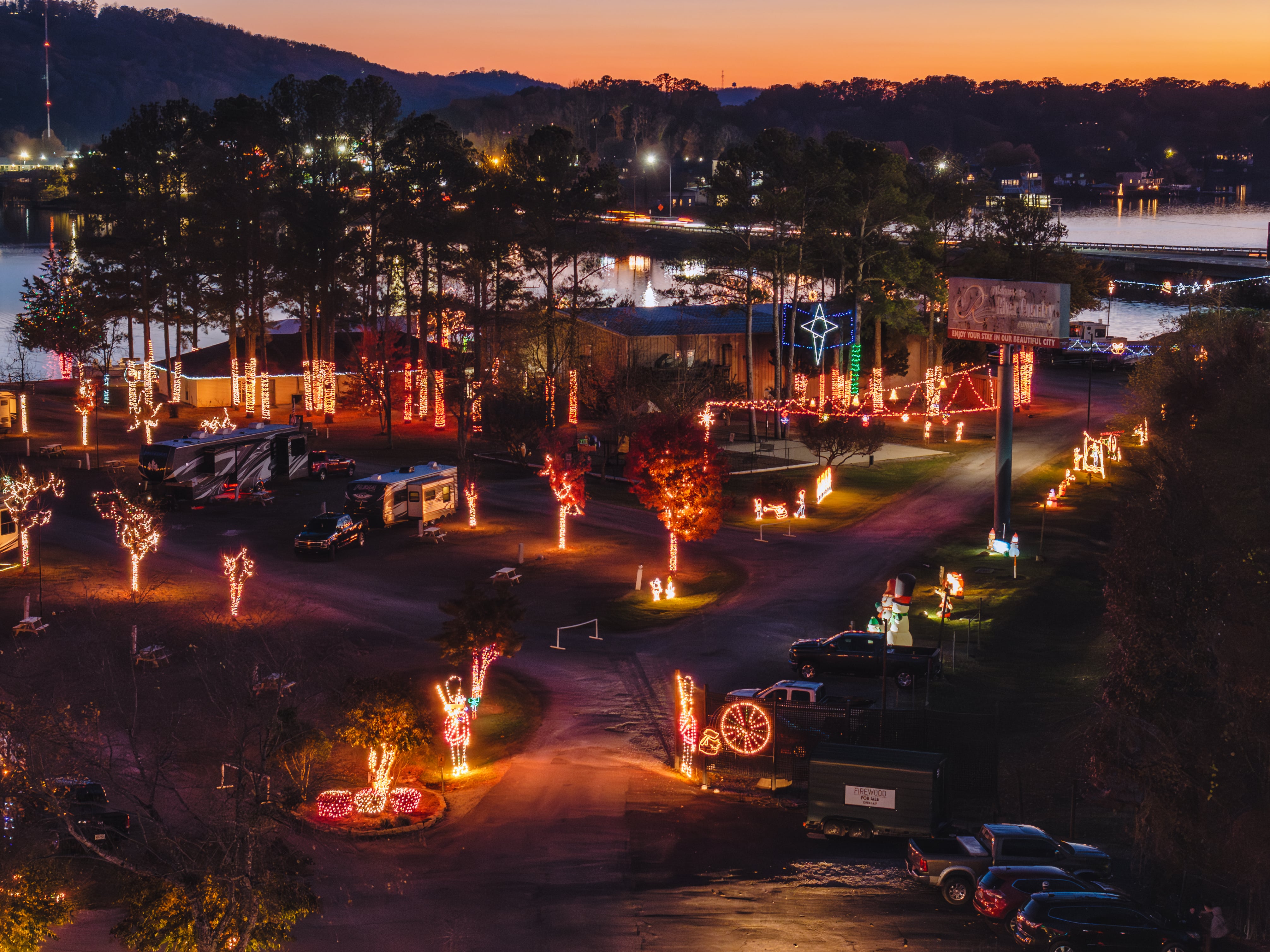 River Rocks Landing Resort & Venue | Luxury Lakeside Retreat